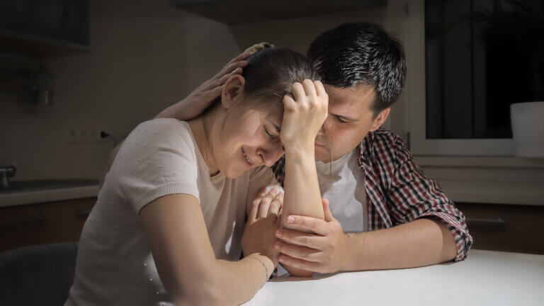 7 Steps for Properly Comforting Someone Who Is Emotionally Devastated ...